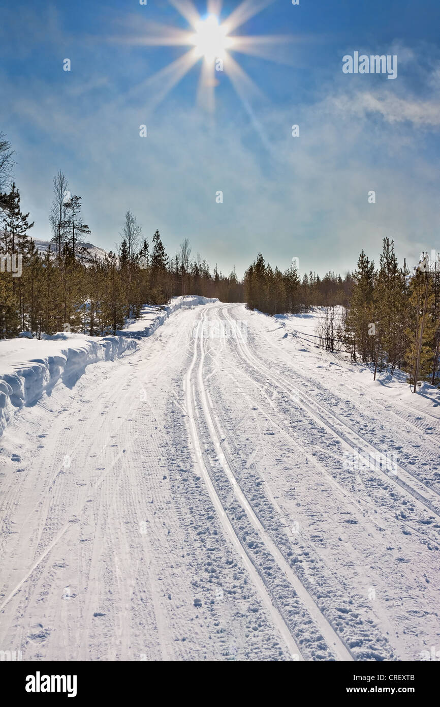Empty country lane sun hi-res stock photography and images - Alamy
