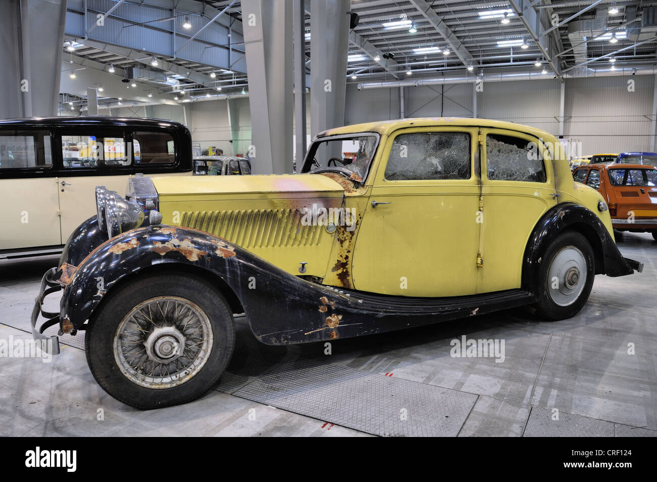 Vintage rolls royce wheel classic hi-res stock photography and images ...