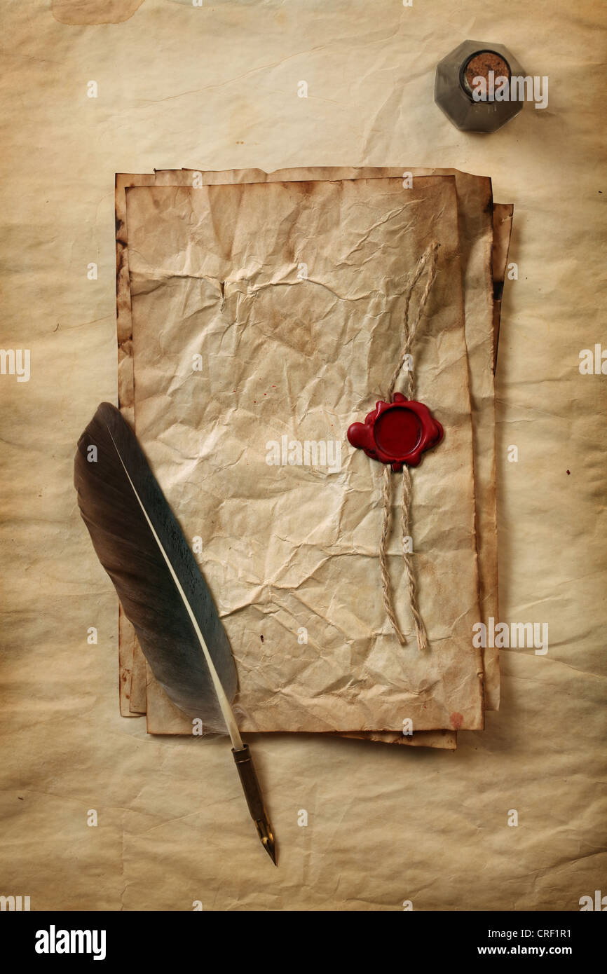 Quill pen ink well paper hi-res stock photography and images - Alamy