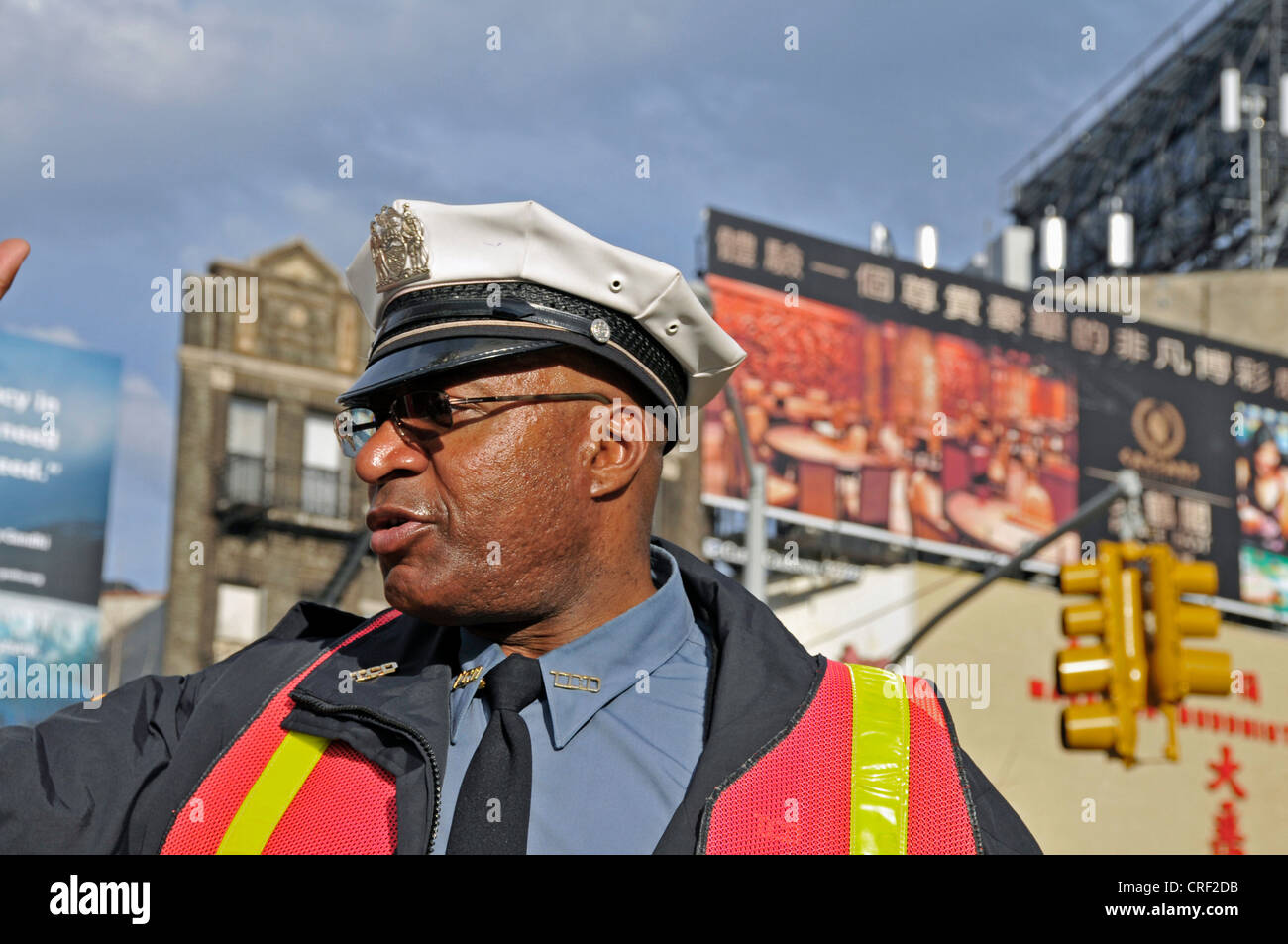 Nypd policeman hi-res stock photography and images - Alamy