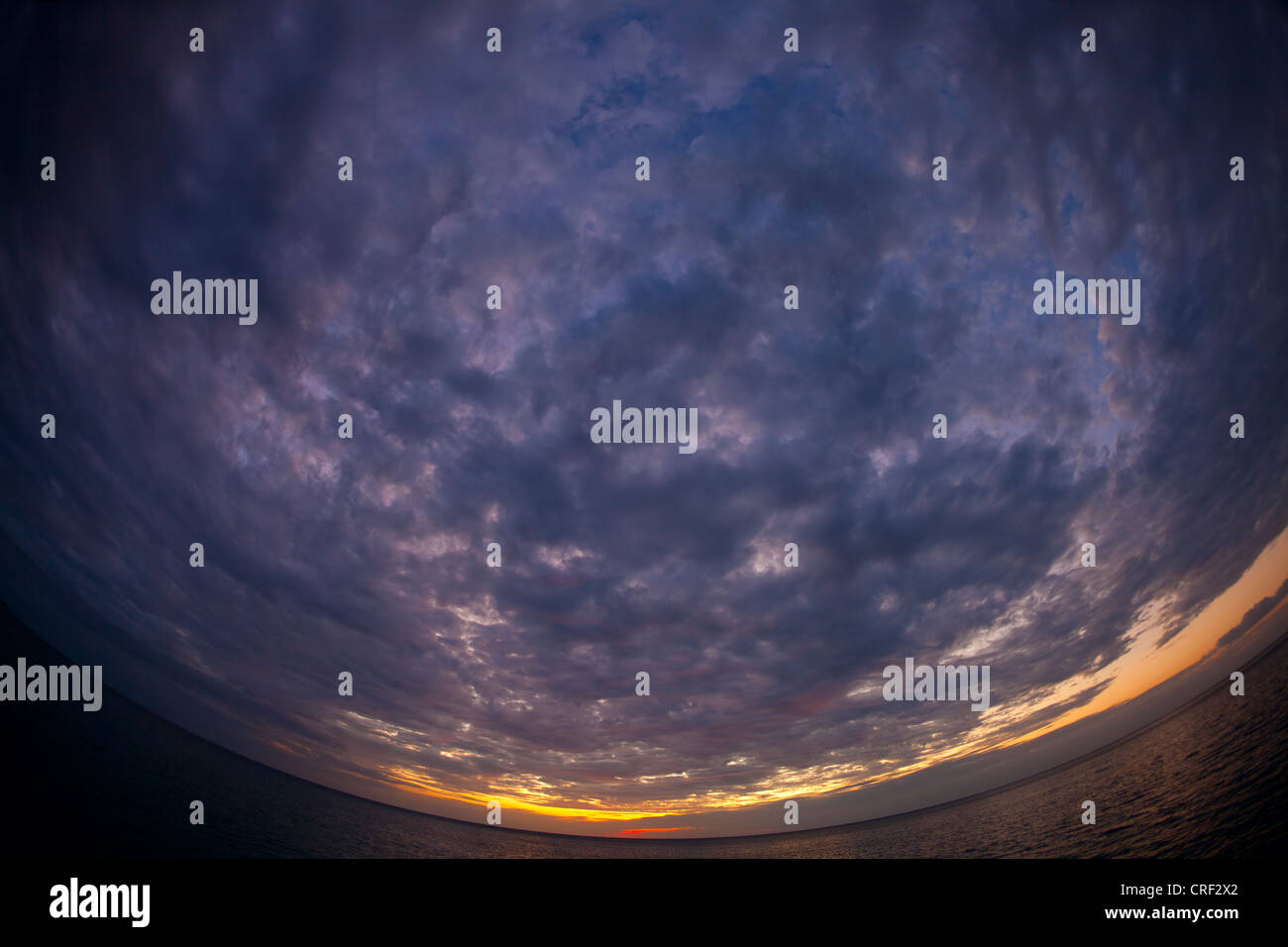 Dramatic clouds beautiful sunset hi-res stock photography and images ...