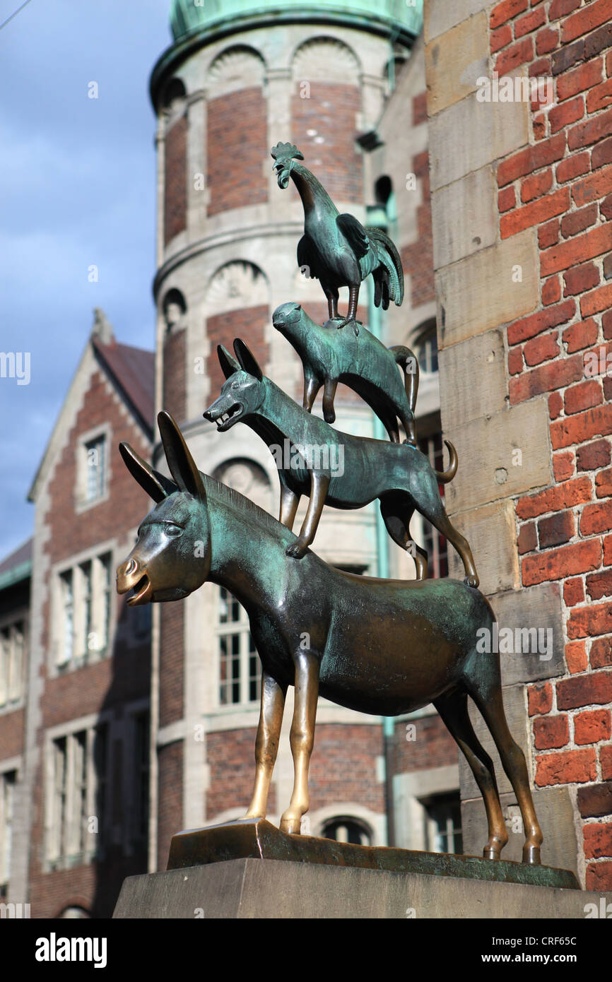 Sculpture of The Bremen Town Musicians Stock Photo - Alamy