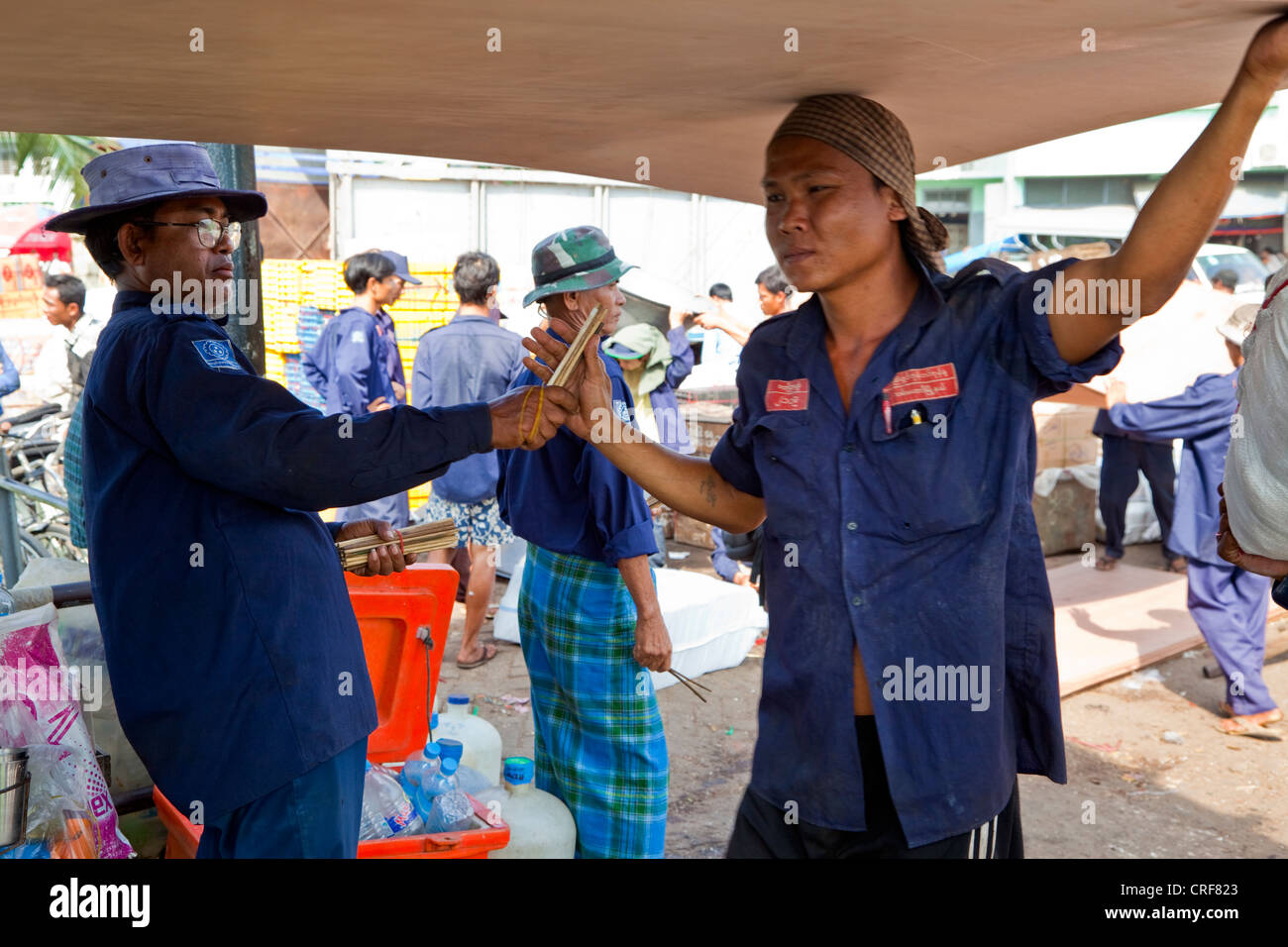 Myanmar work hi-res stock photography and images - Alamy
