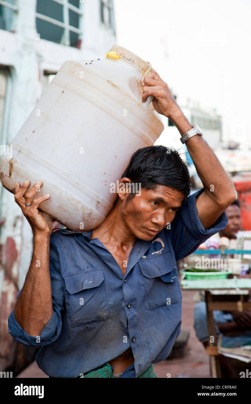 Myanmar labor hi-res stock photography and images - Alamy