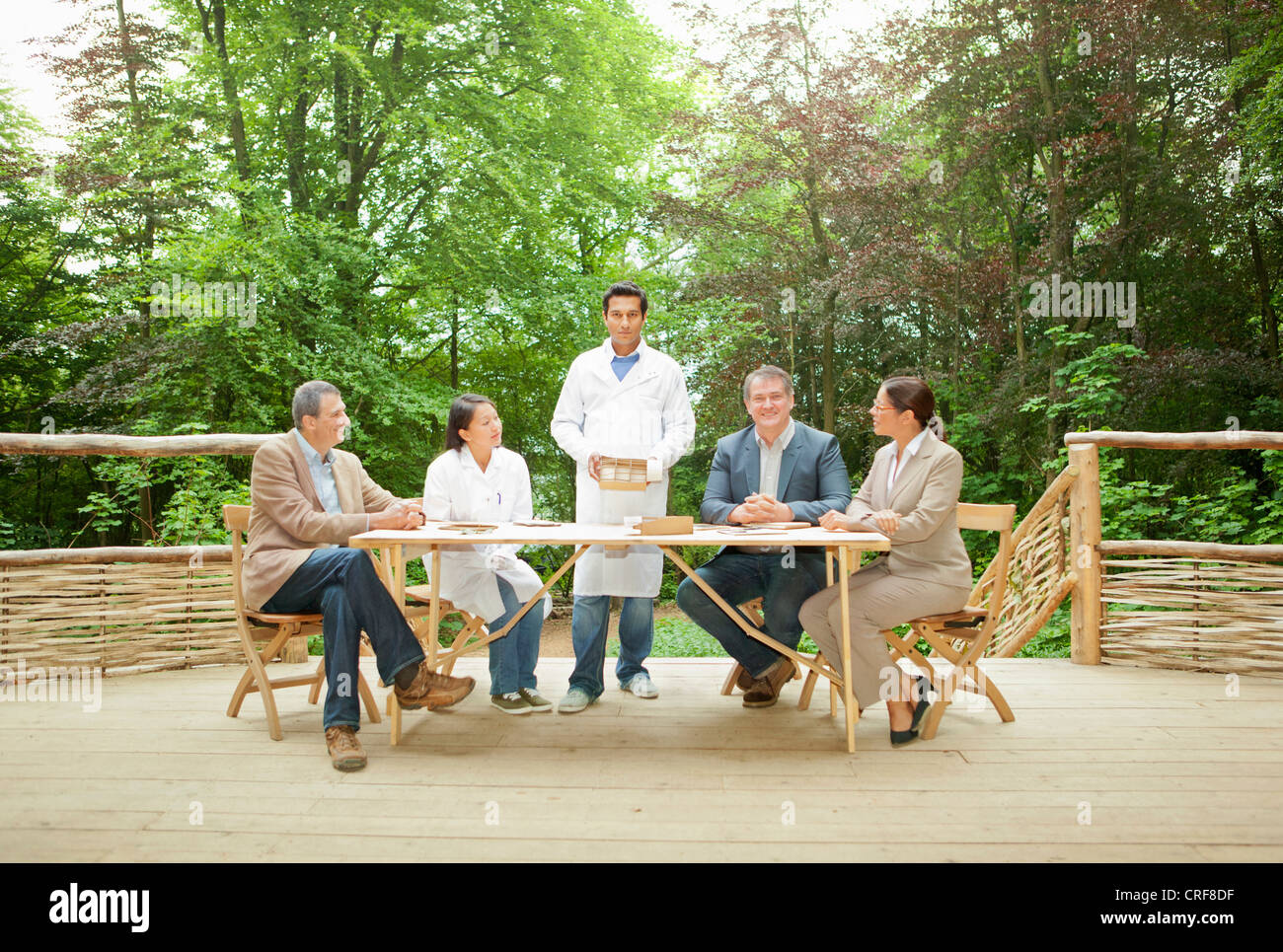 Scientist meeting hi-res stock photography and images - Alamy