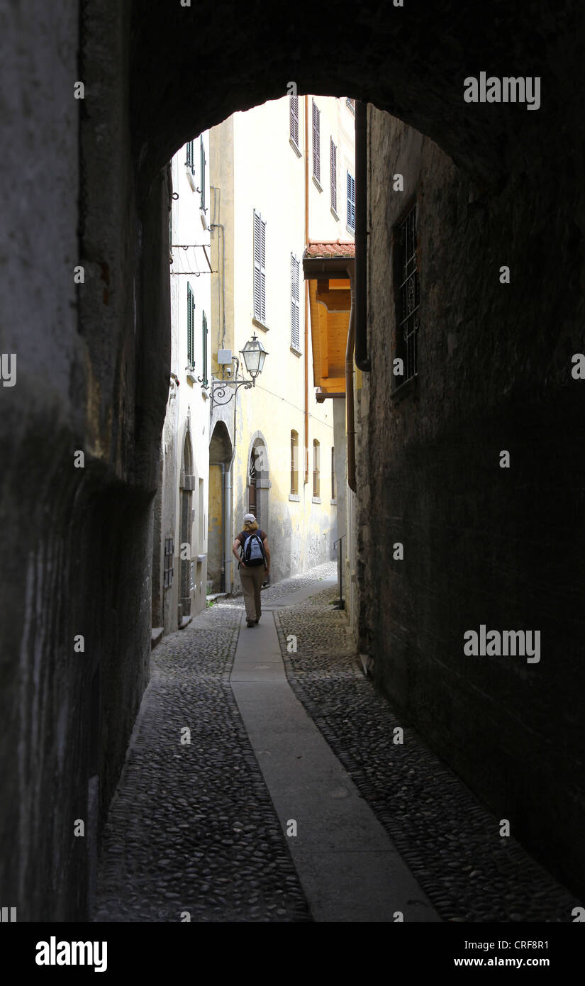 Italy covered dark alley alleyway female lady hi-res stock photography ...