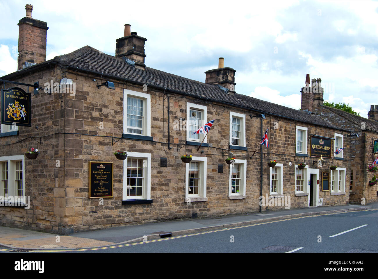 Queens arms pub hi-res stock photography and images - Alamy