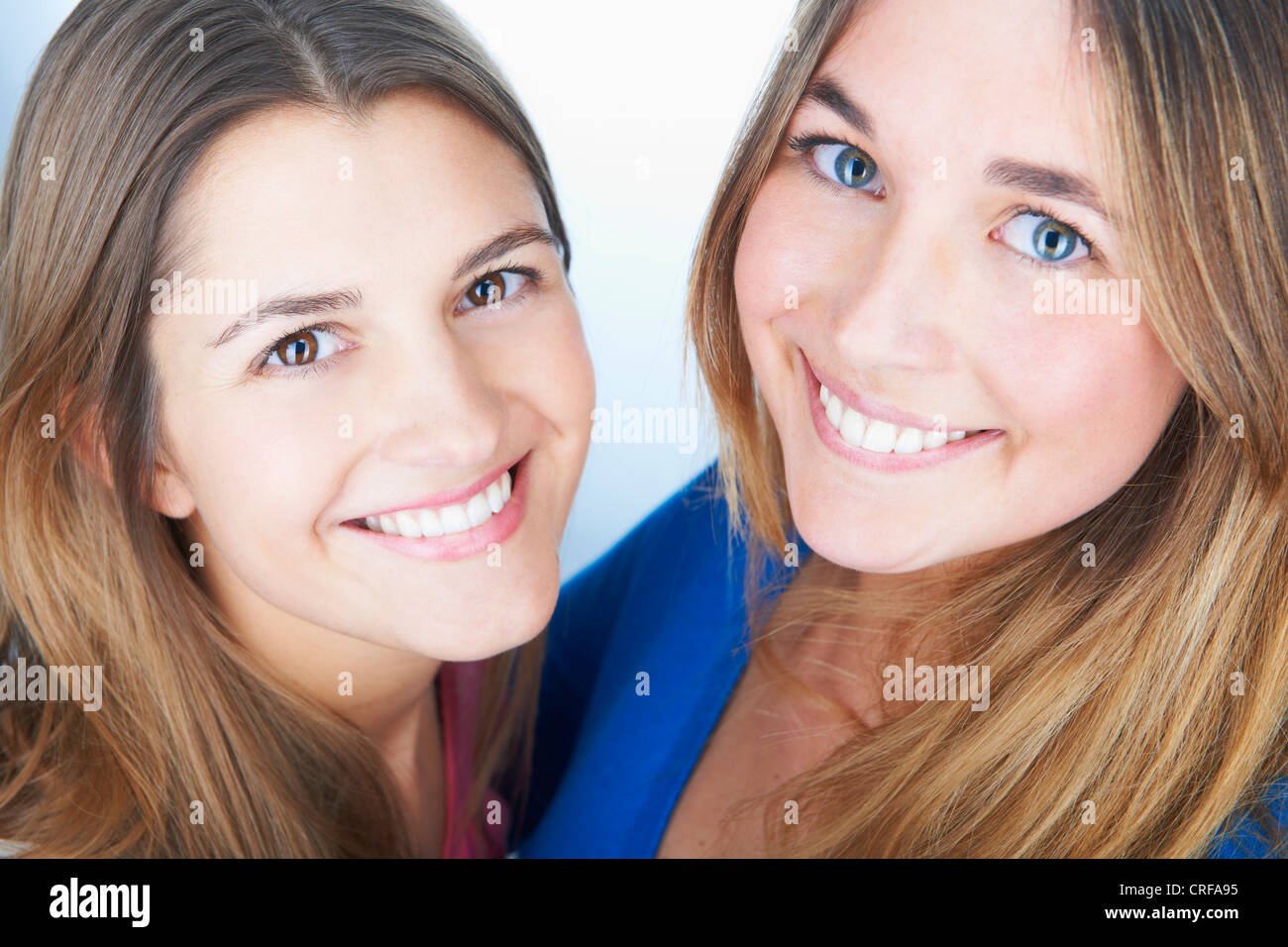 Smiling faces hi-res stock photography and images - Alamy