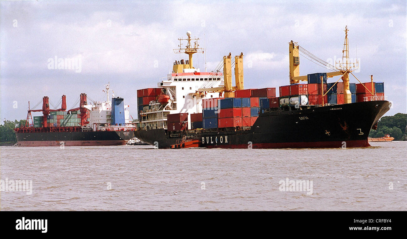 Hamburg, Germany, container ships on the Elbe Stock Photo - Alamy