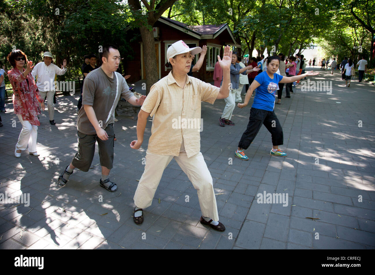 People take their morning tai chi chuan exercise in Zizhuyuan Park ...