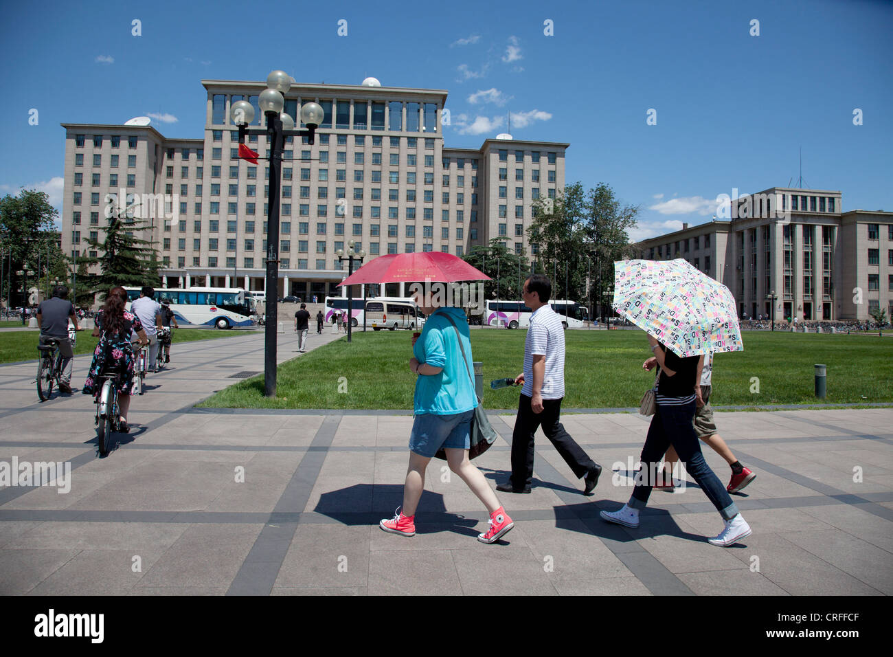 Students walking past the central main building on campus at Tsinghua ...