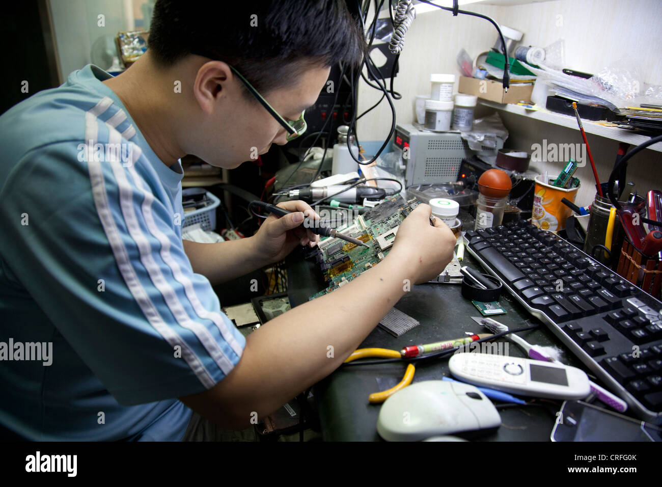 Fixing components inside e-plaza digital square shopping mall ...