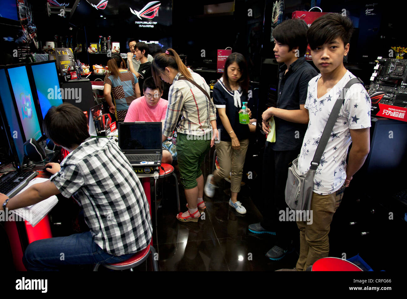 Computer sellers inside e-plaza digital square shopping mall ...