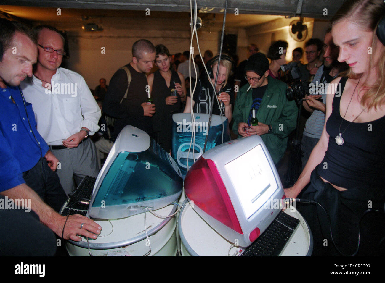 Berlin night people party hi-res stock photography and images - Alamy