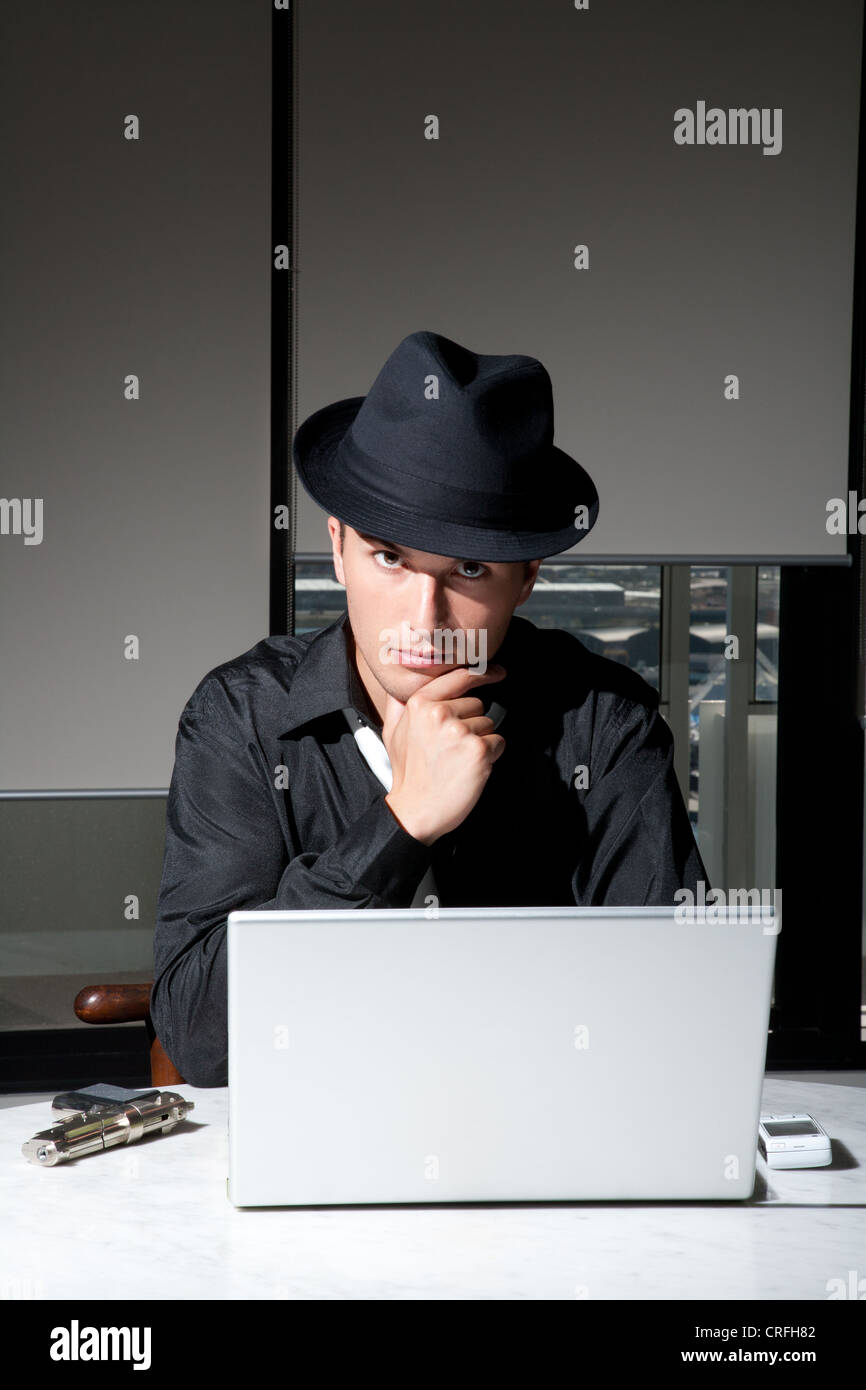 Desk gangster hi-res stock photography and images - Alamy