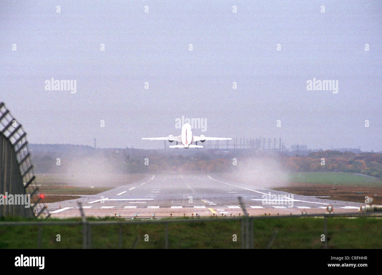 Airplane take off hamburg hi-res stock photography and images - Alamy