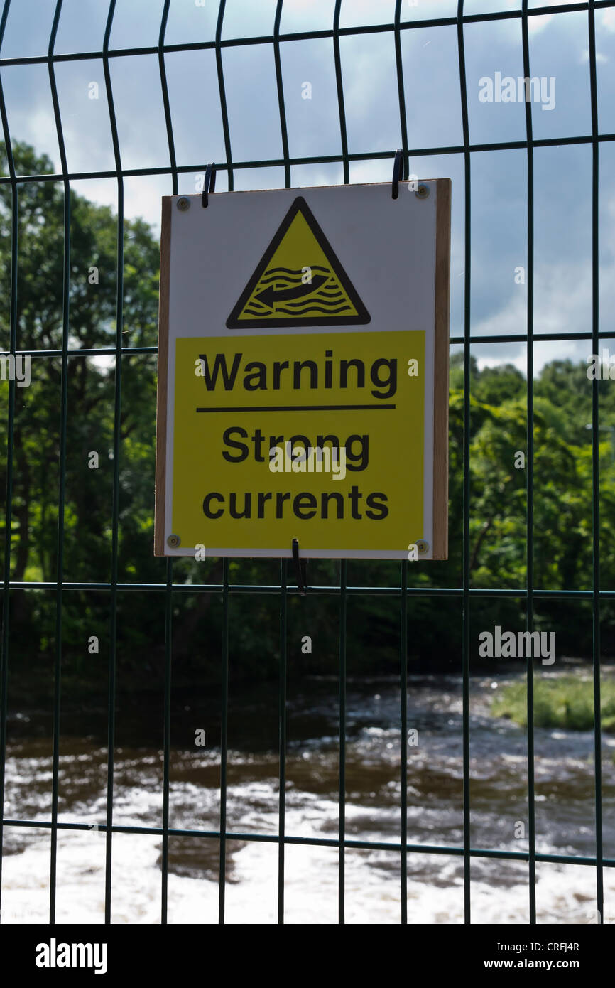 Sign warning strong current hi-res stock photography and images - Alamy