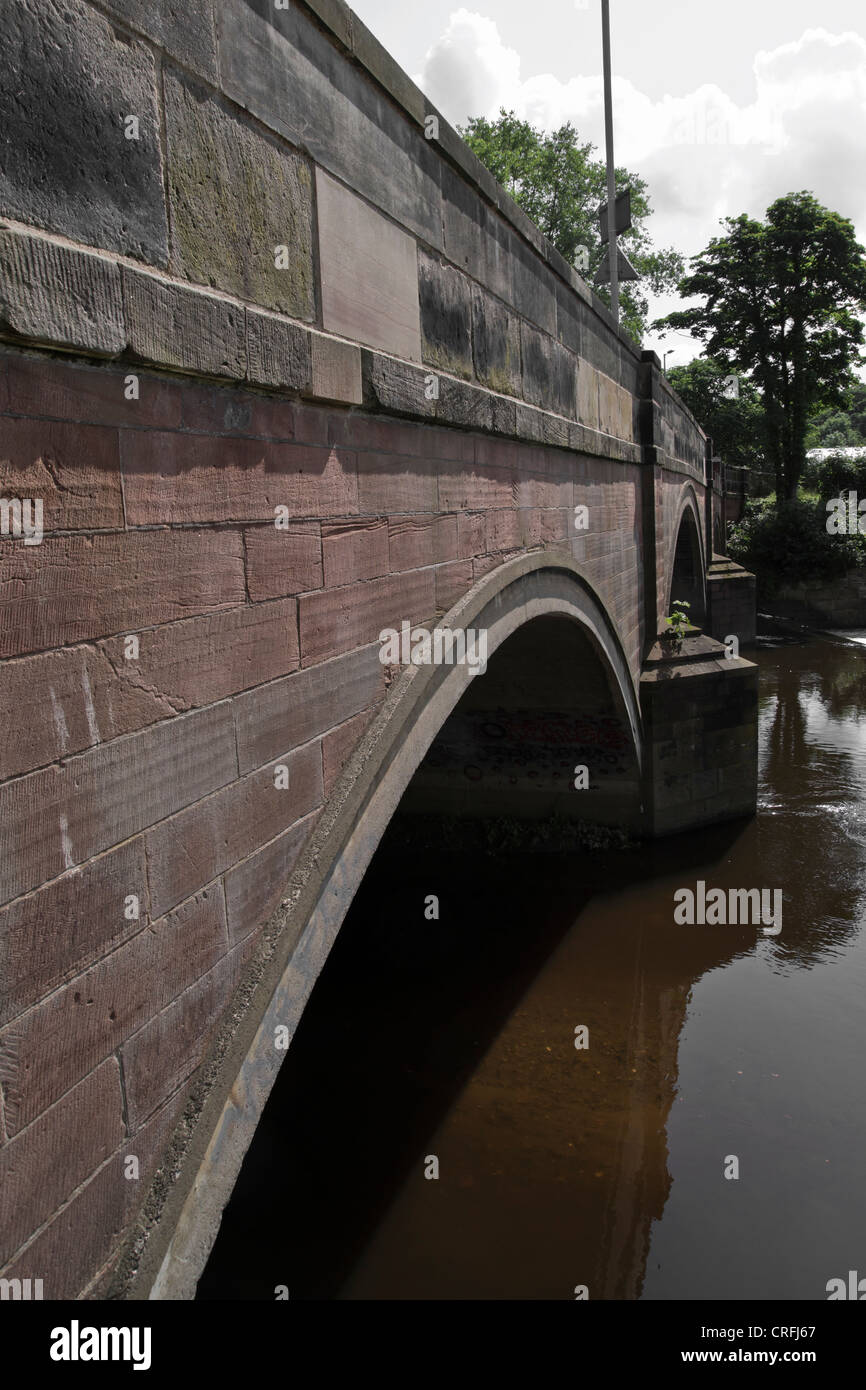 Stone bridge over water river hi-res stock photography and images - Alamy