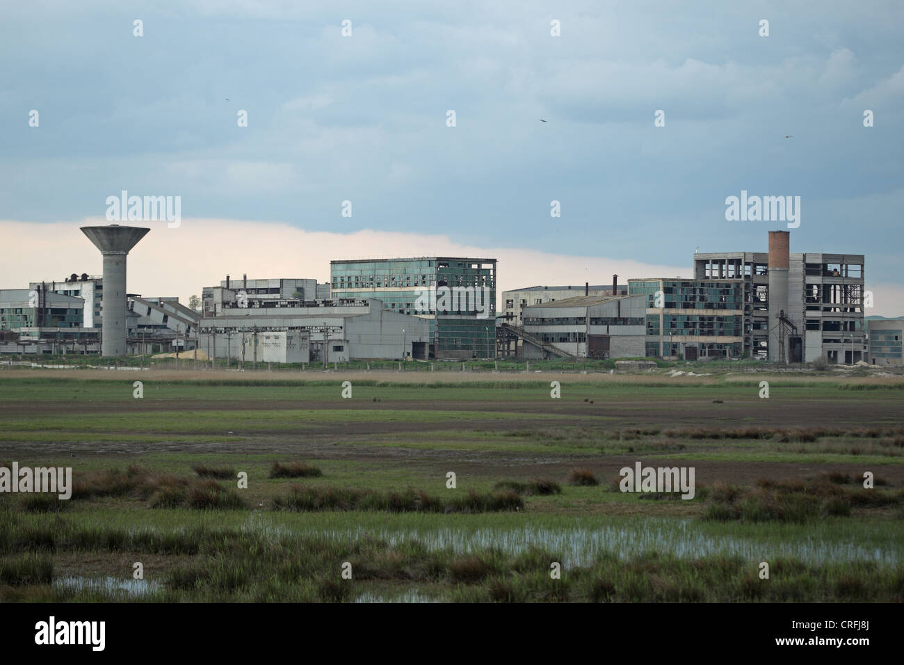 Derelict factory hi-res stock photography and images - Alamy