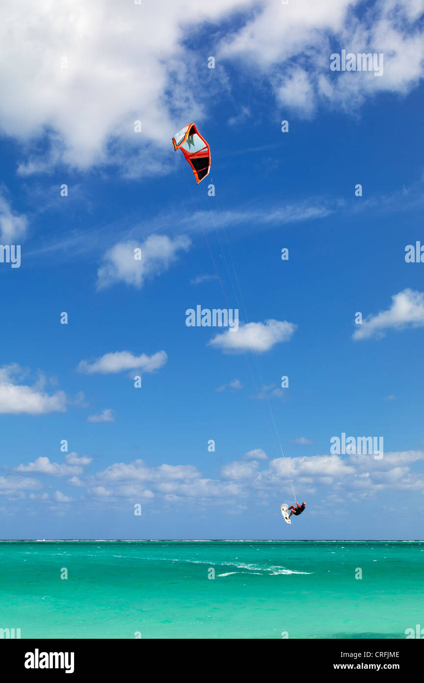 Kiteboarding providenciales turks hi-res stock photography and images ...
