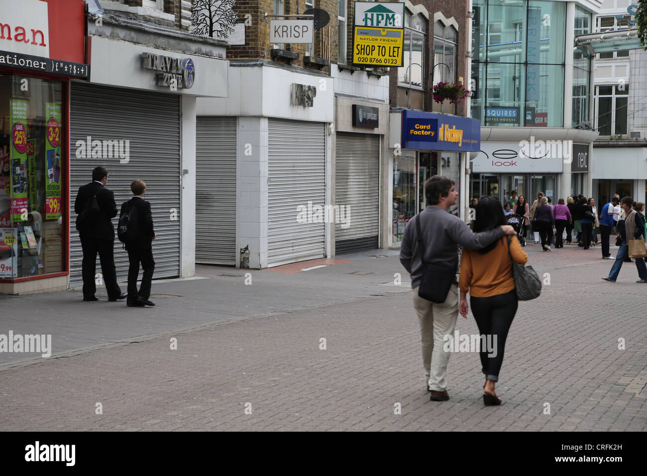 Empty shops in high street hi-res stock photography and images - Alamy