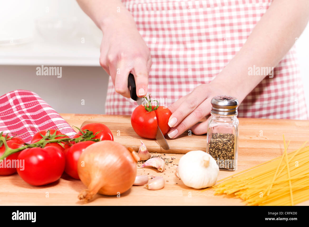 closeup of hands cutting tomatoes for spaghetti Stock Photo - Alamy