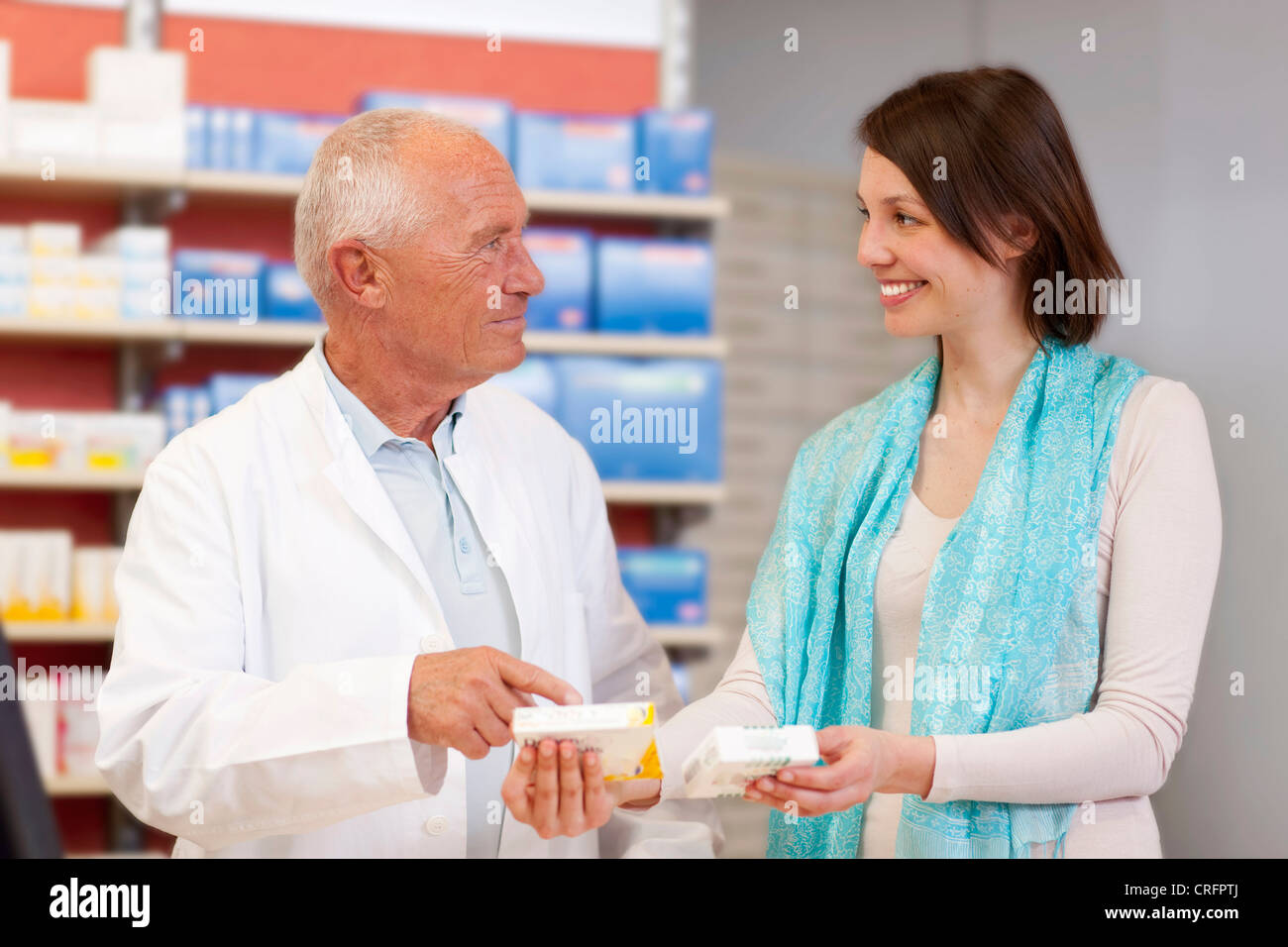 Pharmacist talking to patient in store Stock Photo - Alamy