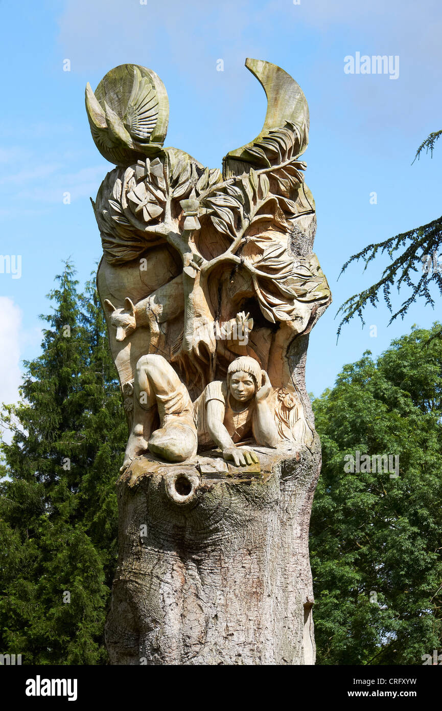 Tree carving sculpture hi-res stock photography and images - Alamy