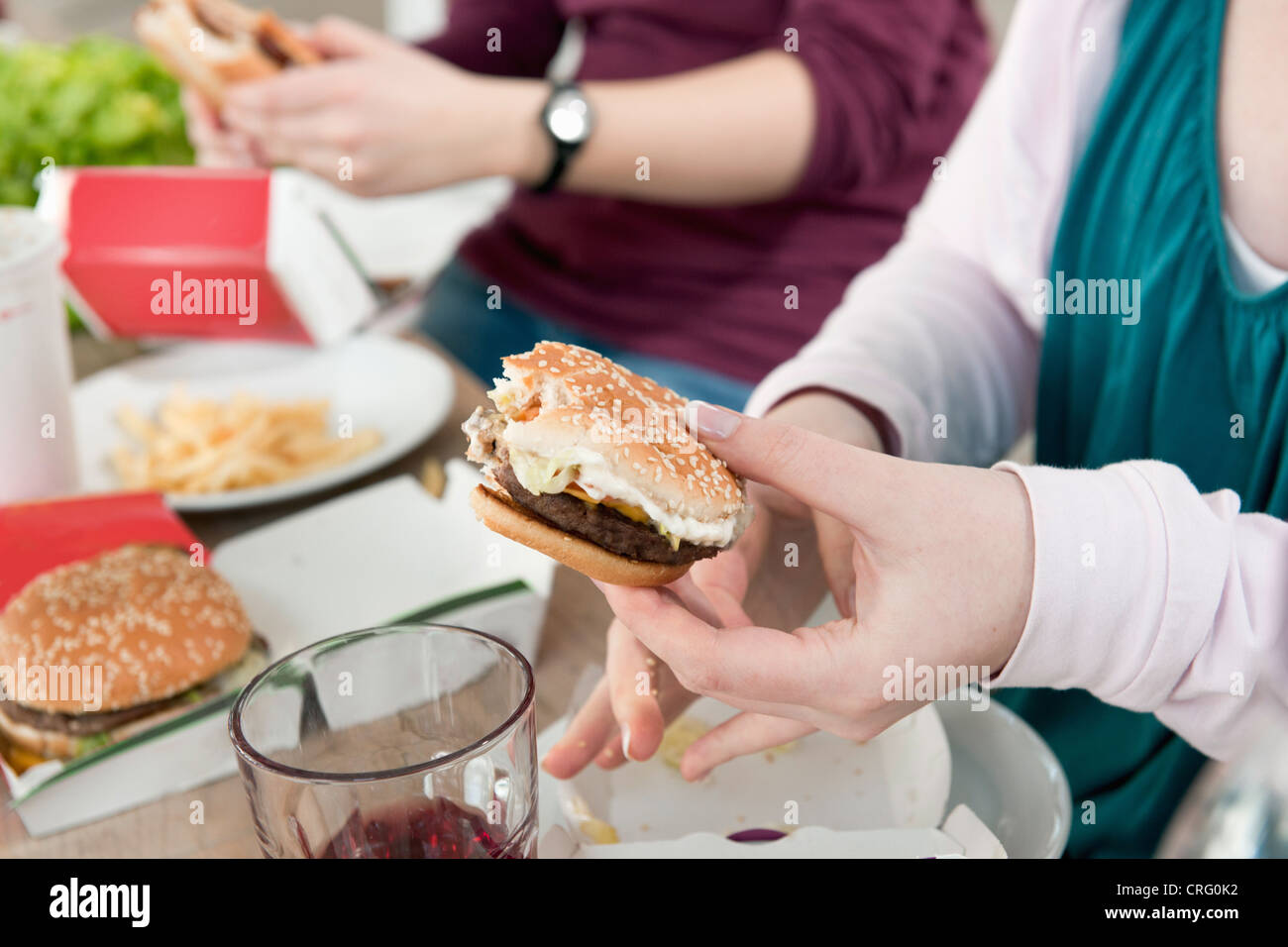 Couple eating fast food together Stock Photo - Alamy