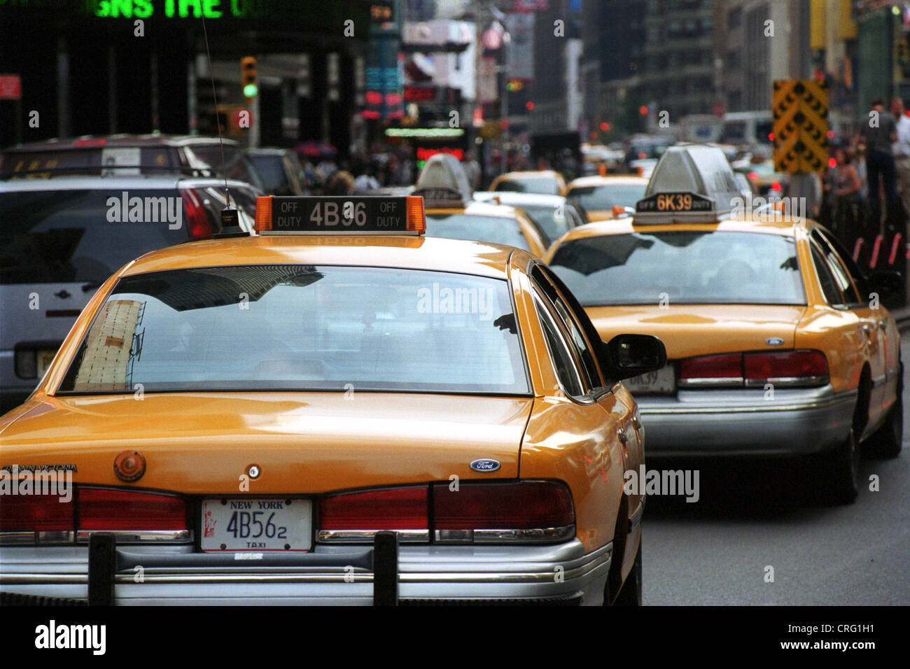 Manhattan traffic cars cabs taxis hi-res stock photography and images ...