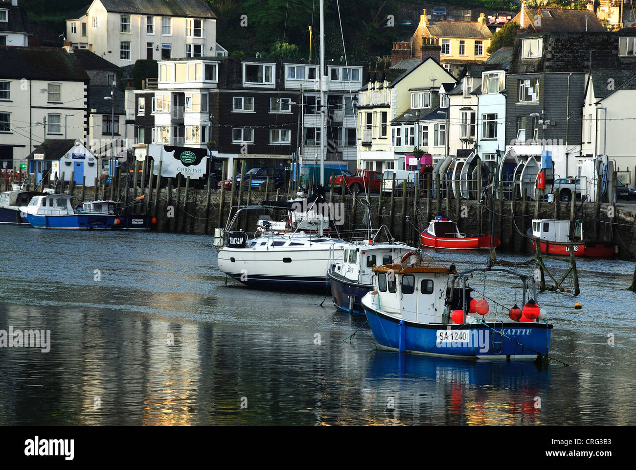 Looe boats cornwall harbour hi-res stock photography and images - Alamy