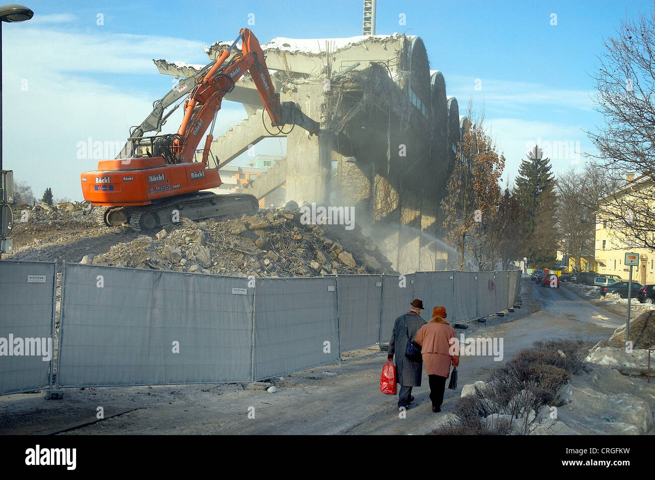demolition of a house Stock Photo - Alamy