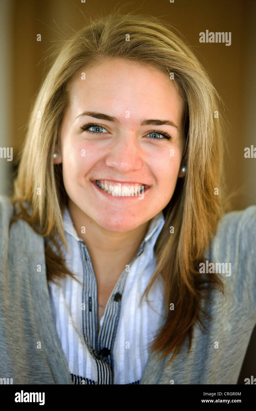young pretty light-brown woman smiling Stock Photo - Alamy
