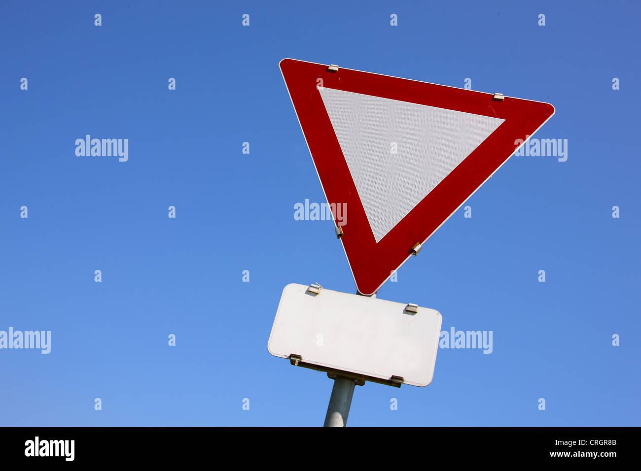 Yield sign blank hi-res stock photography and images - Alamy