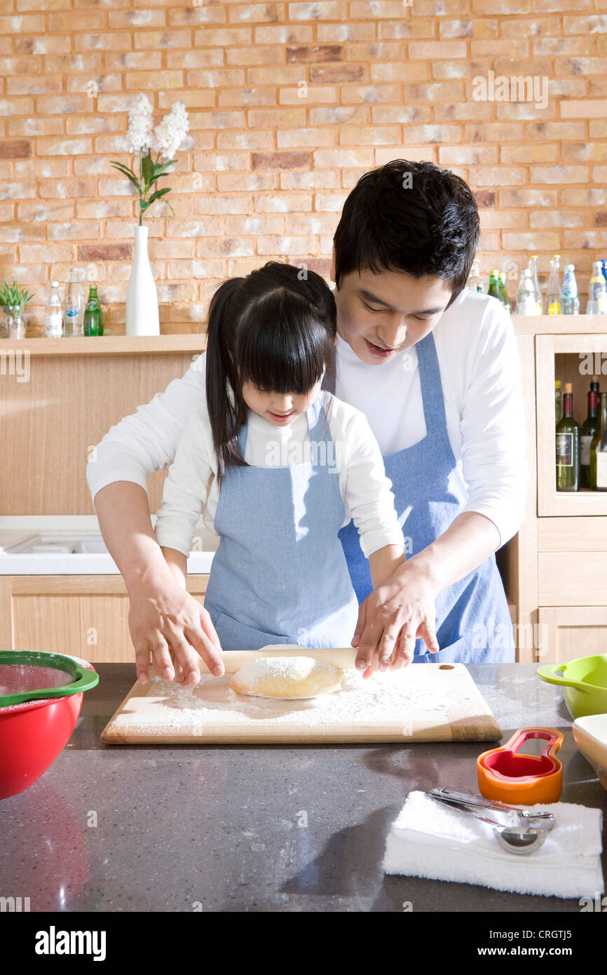 Father and daughter cooking in the kitchen Stock Photo - Alamy