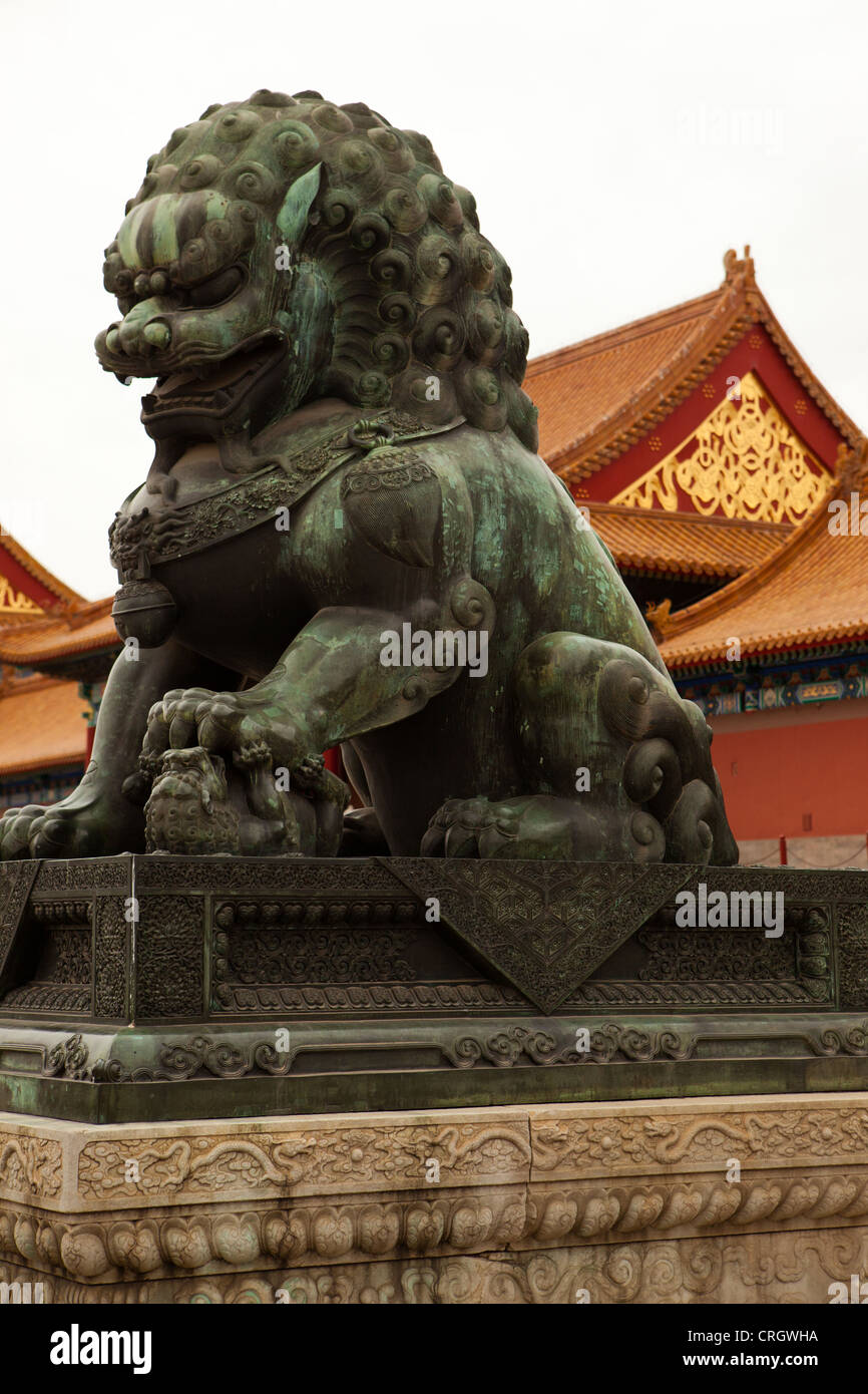 Chinese guardian lion statue at Forbidden City, Beijing, China Stock ...