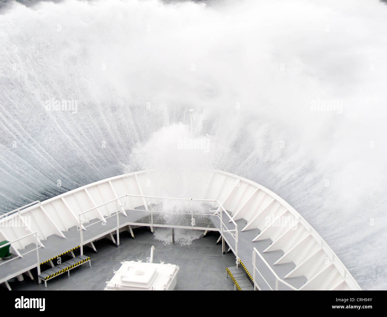 Bow wave ship hi-res stock photography and images - Alamy
