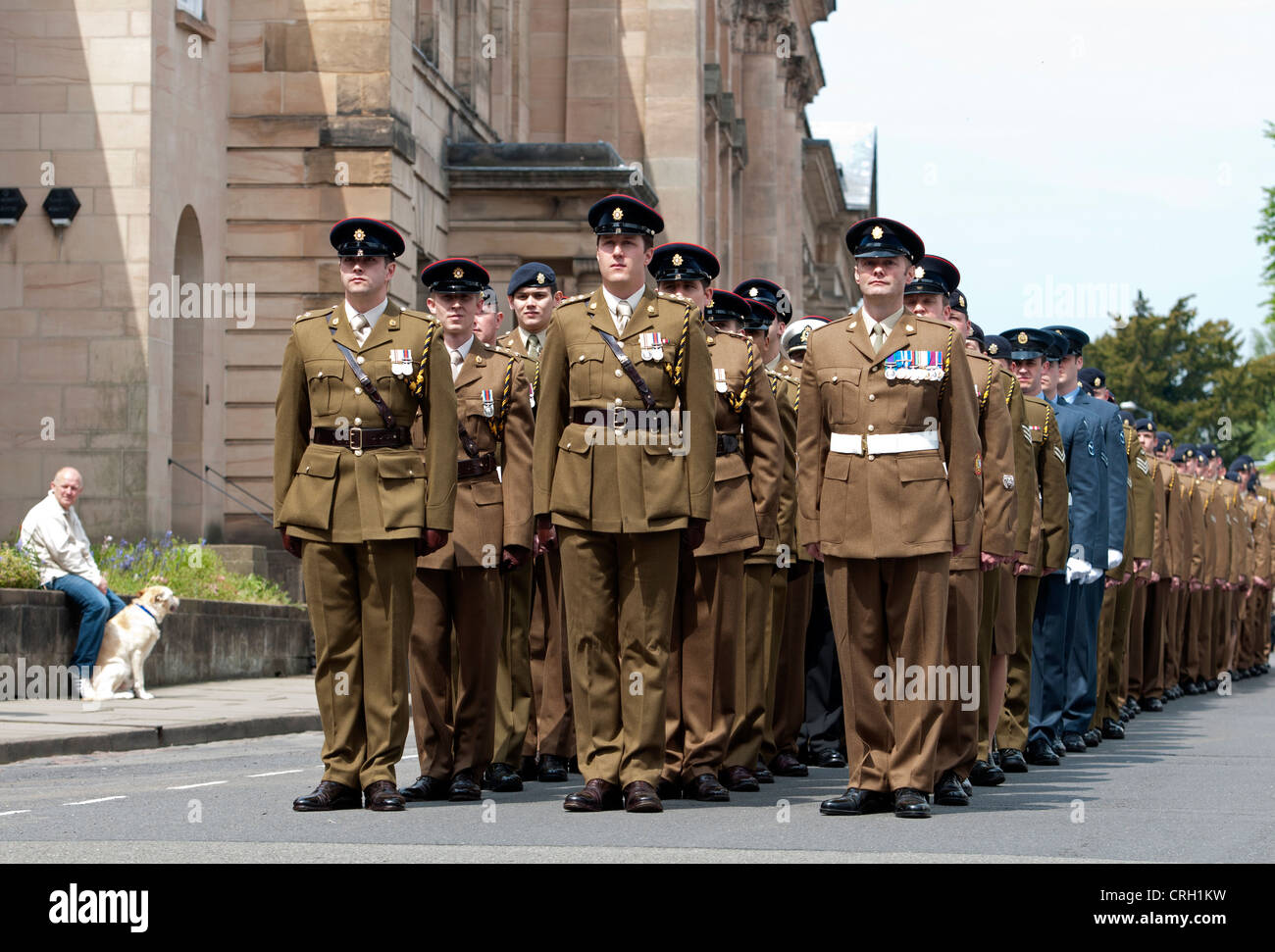 Army standing to attention hi-res stock photography and images - Alamy