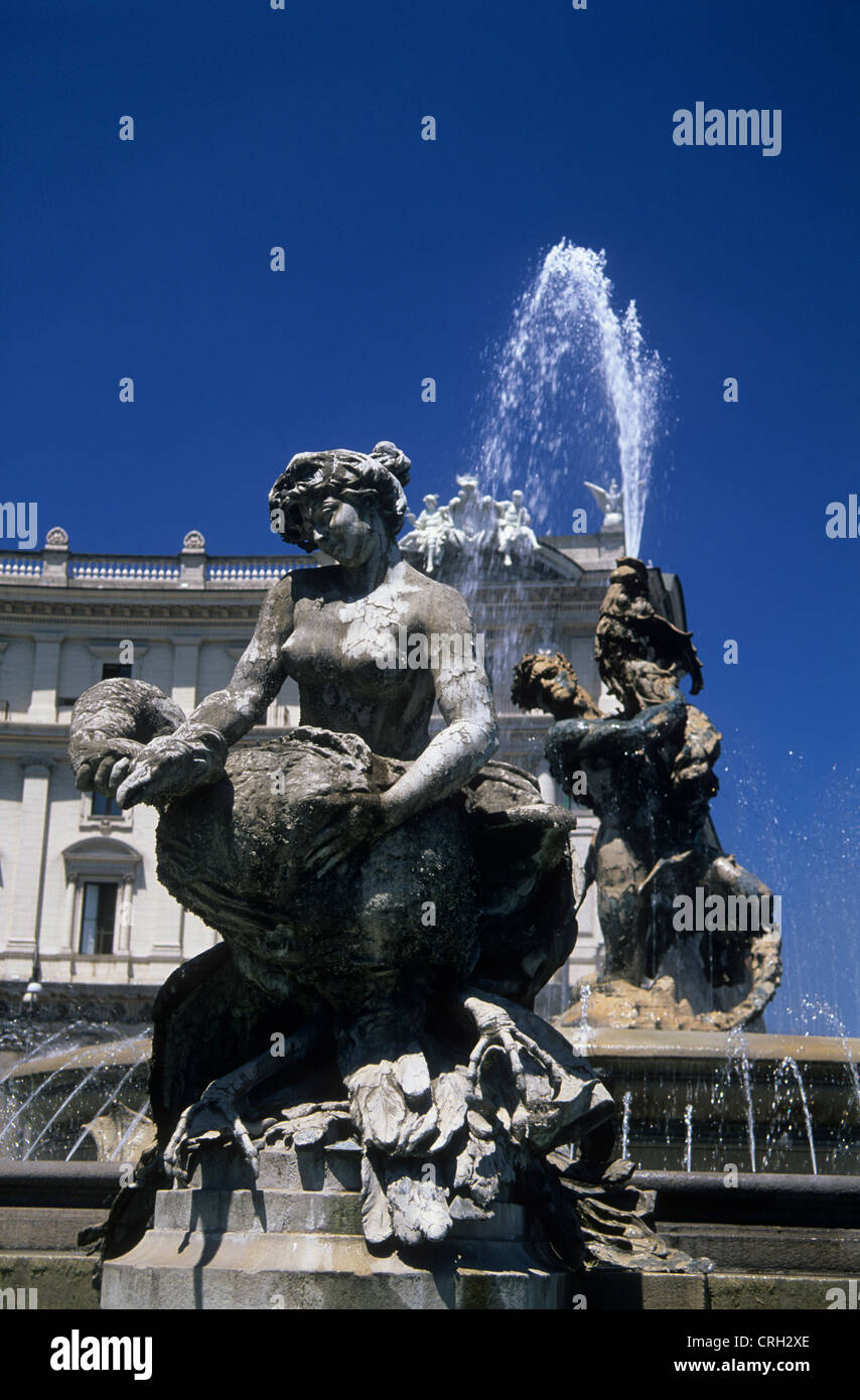 Statues courtyard vatican museum hi-res stock photography and images ...