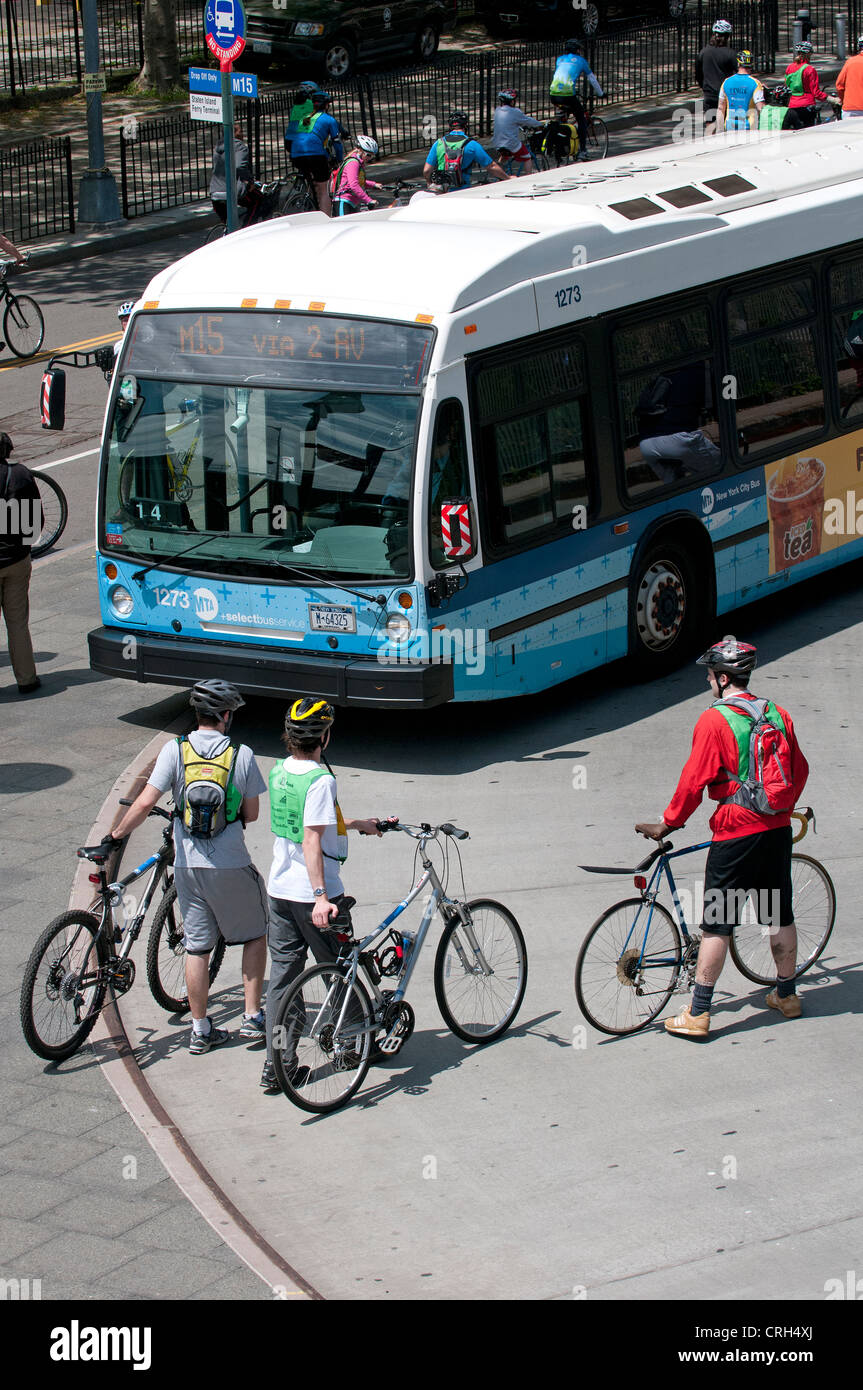 Mta bus hi-res stock photography and images - Alamy