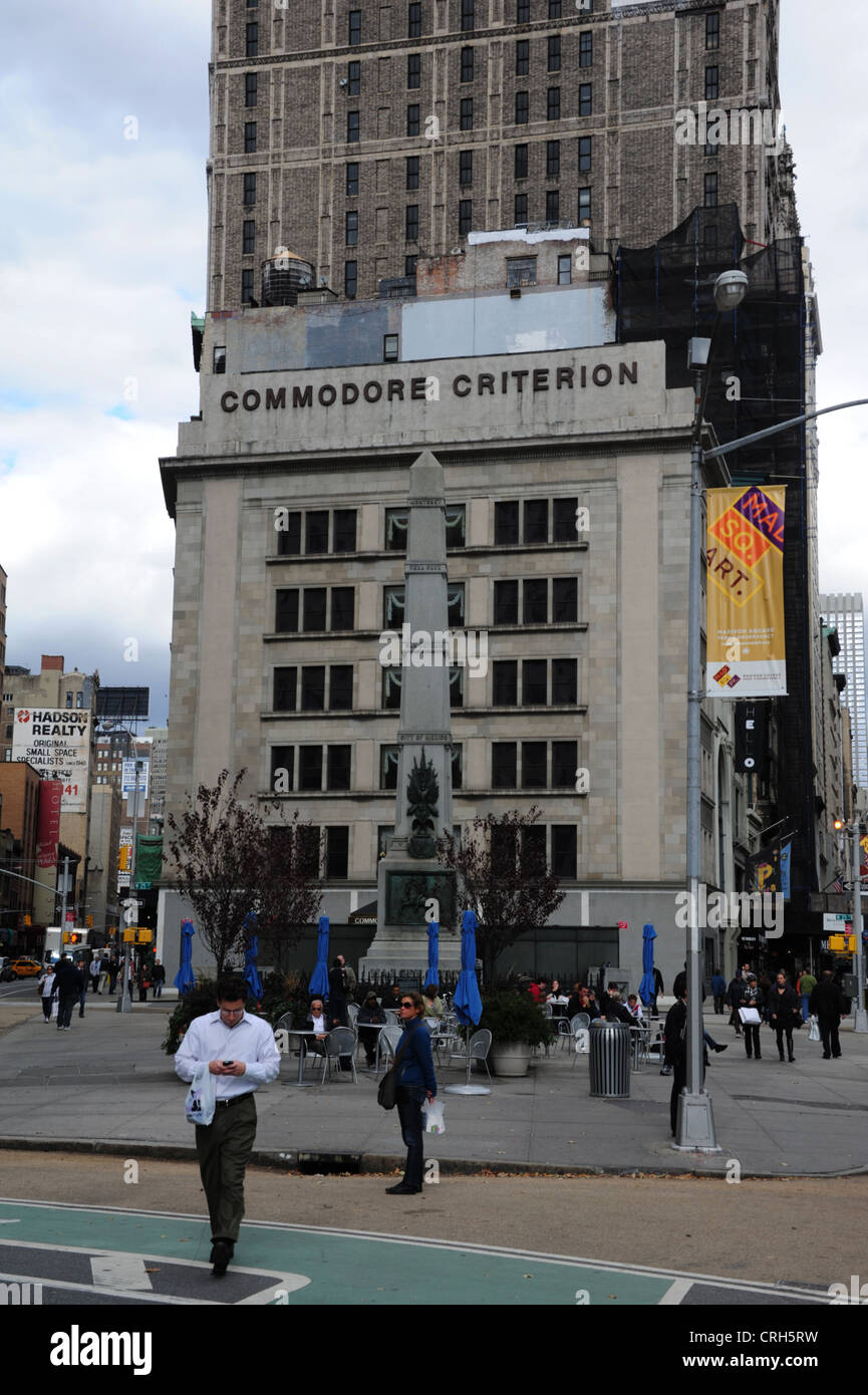 Portrait people crossing Broadway, General Worth Monument obelisk ...