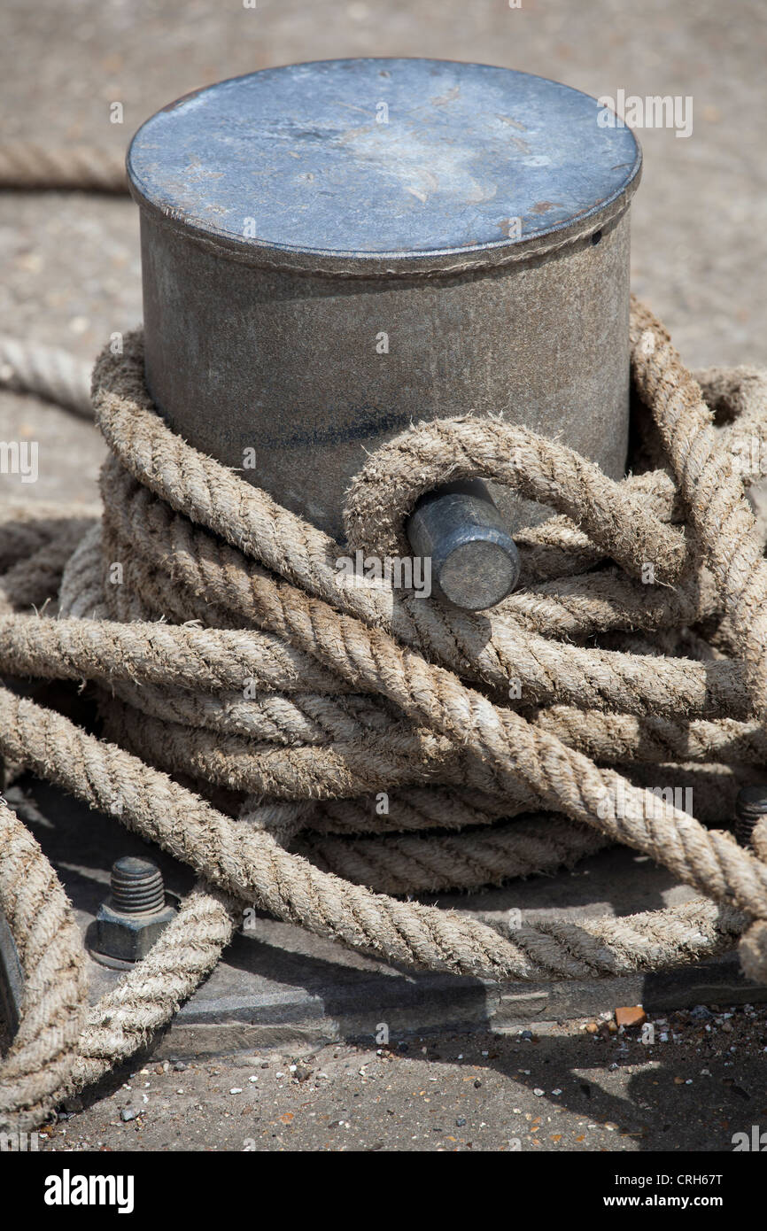 rope at the harbour Stock Photo - Alamy