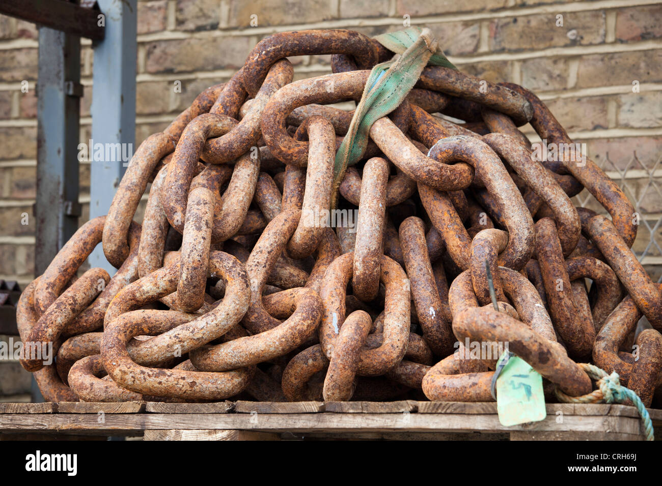 Restraint chains hi-res stock photography and images - Alamy