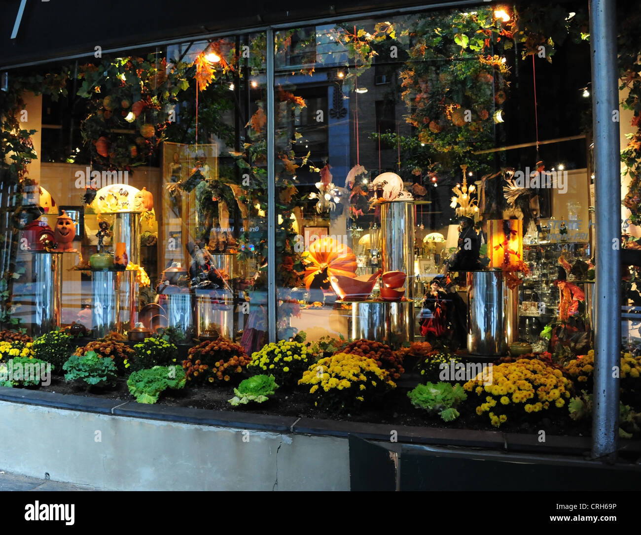 Electric lights decorative Halloween pumpkins, glassware, chinaware ...