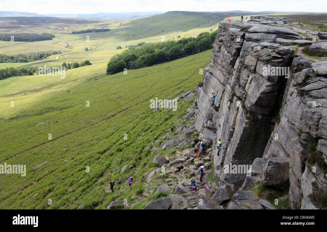 Climber climbers derbyshire rock stanage hi-res stock photography and ...