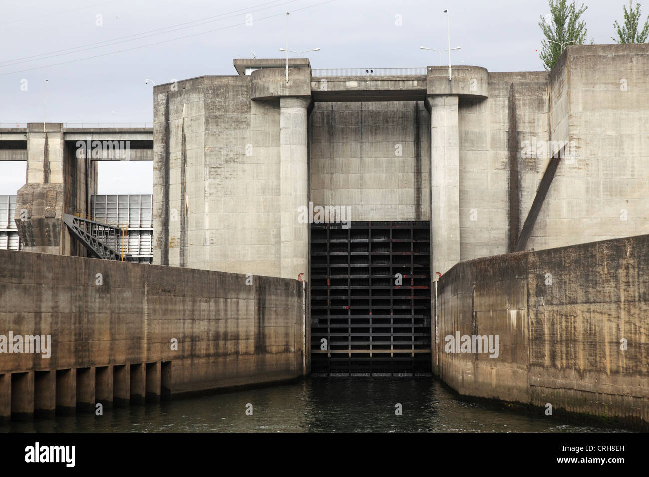 Lock on the River Douro, close to Regua in Portugal Stock Photo - Alamy