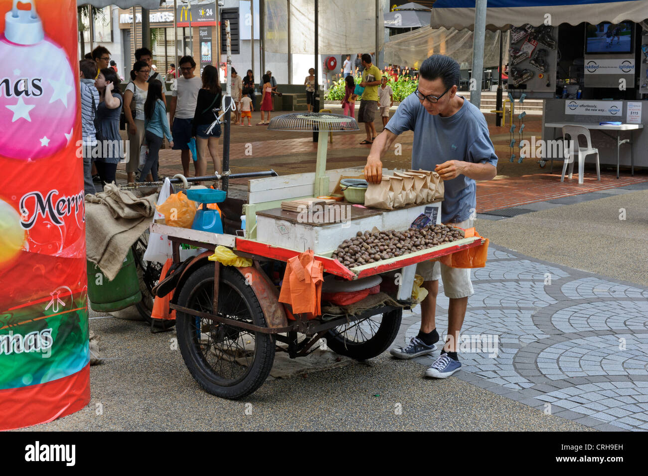 Chestnuts seller singapore hi-res stock photography and images - Alamy