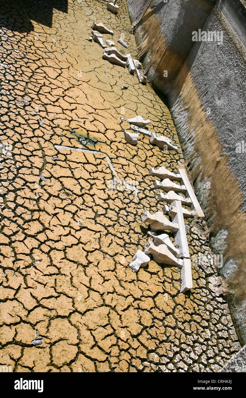 dry pool in old deserted estate Stock Photo - Alamy