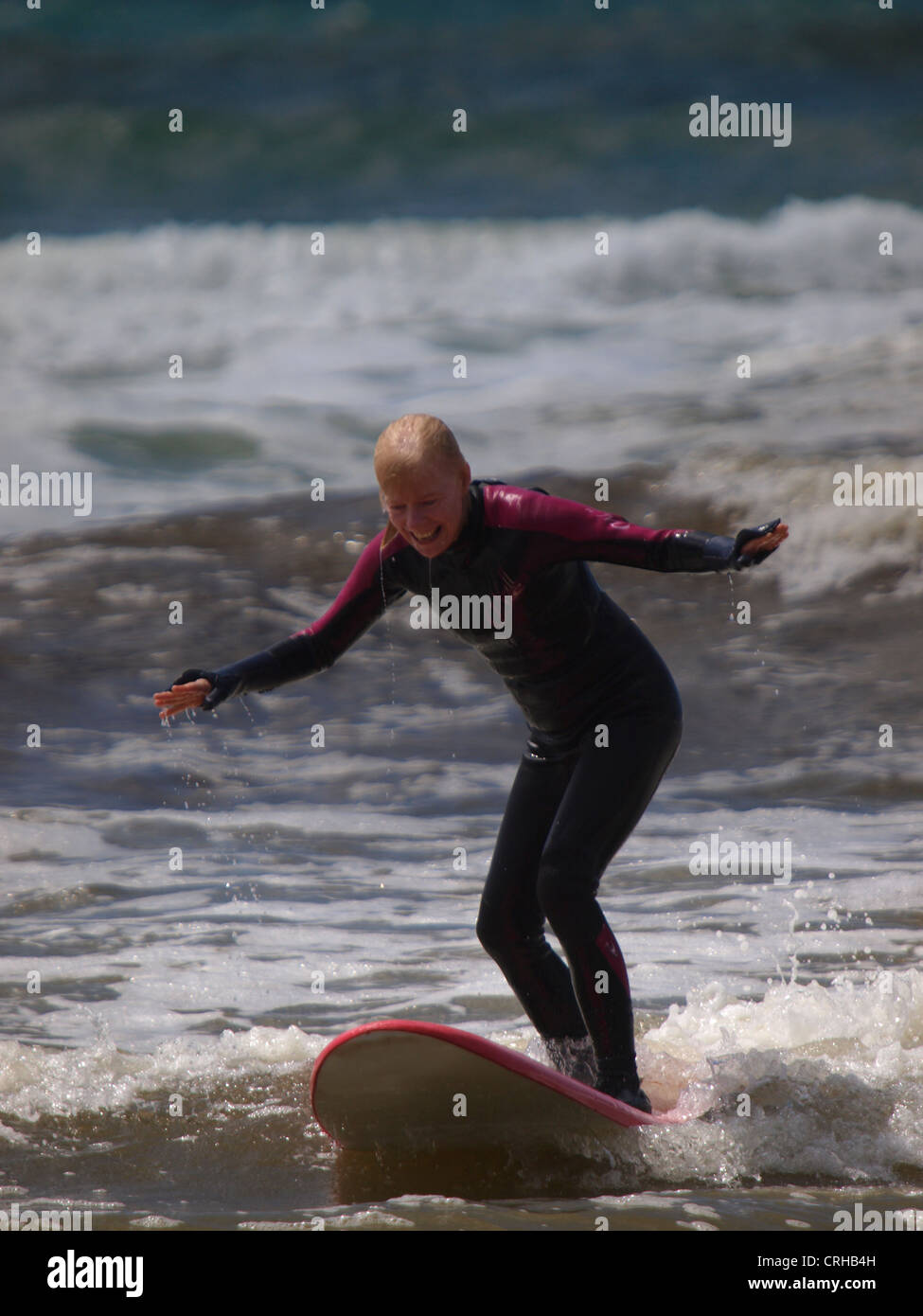 Female surfer cornwall hi-res stock photography and images - Alamy