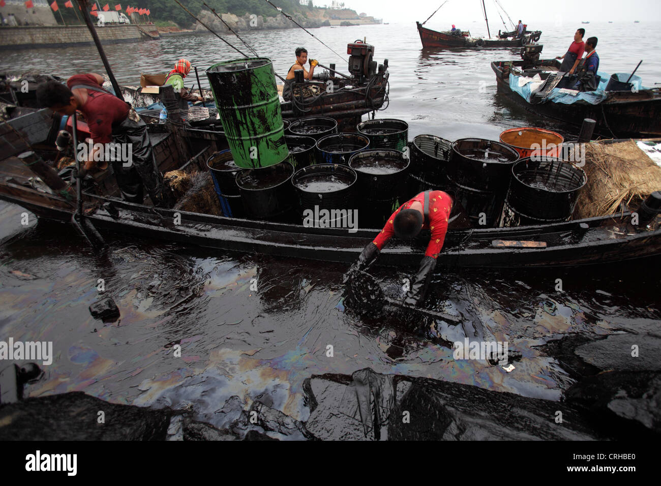 Oil spill recovery hi-res stock photography and images - Alamy